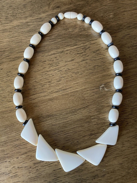 Retro 1950s white lucite - Gem