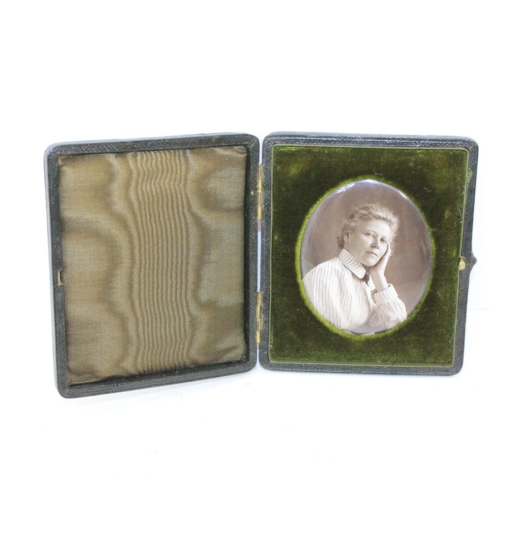 Antique Photograph Lady Portrait in Leather and Velvet Travel Display ...