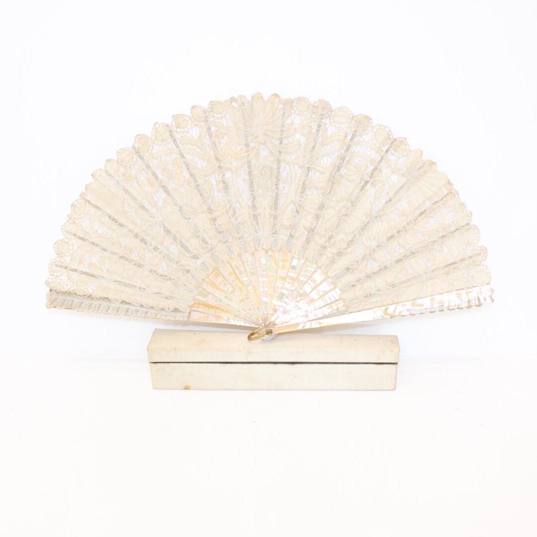 Antique Victorian Duvelleroy Fan Cream Lace and Mother of Pearl Fan ...