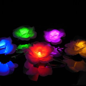 LED Flower Party Favor 50: Birthday Pins Lightup Flower Rainbow Glow in ...
