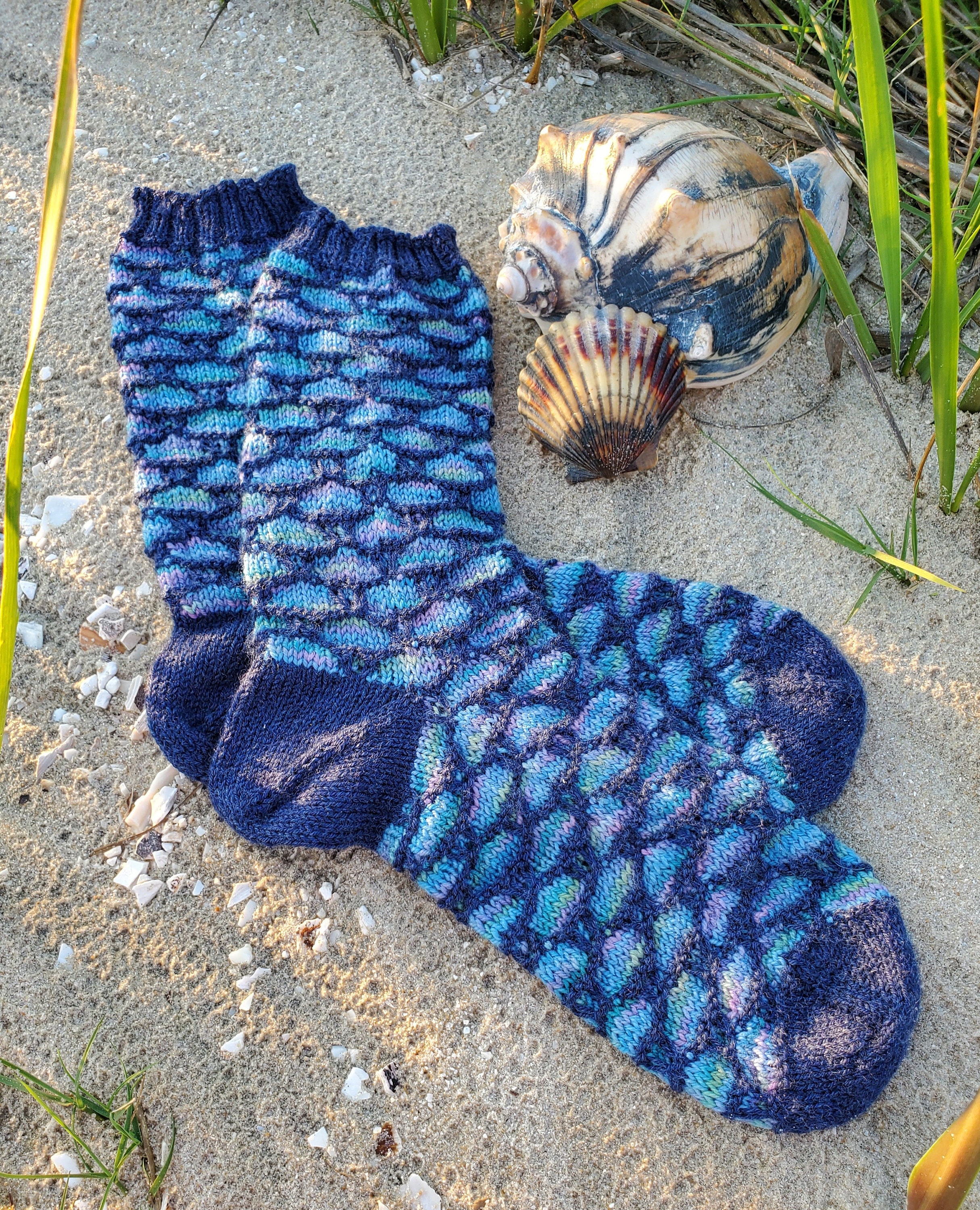 Rainbow Fish Socks PDF Knitting Pattern by Vint Hill Knits - Etsy