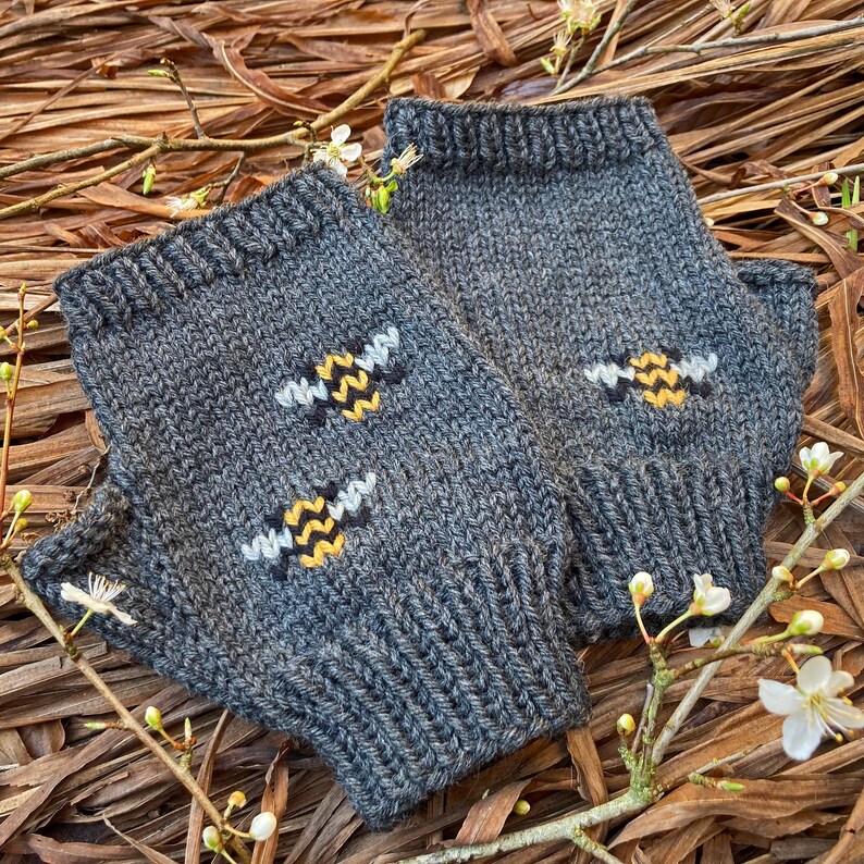 Honey Bee Mittens KNITTING PATTERN, Fingerless Mittens to Fit Children ...