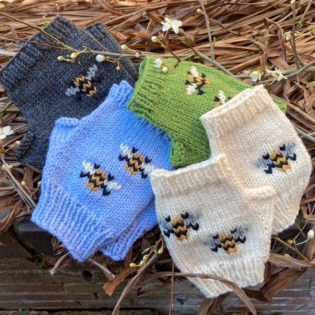 Honey Bee Mittens KNITTING PATTERN, Fingerless Mittens to Fit Children ...