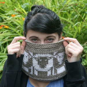 Sheep Cowl KNITTING PATTERN in Pdf | Knit This Cosy Sheep Cowl Using ...
