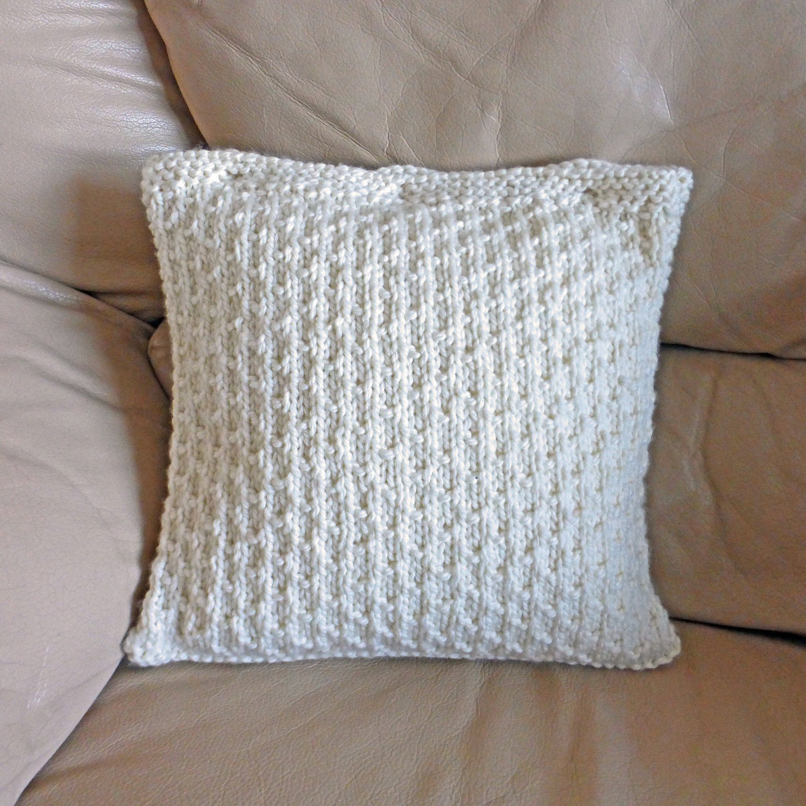 Pillow Cover KNITTING PATTERN in Pdf Featuring a Pig or Sheep | Etsy