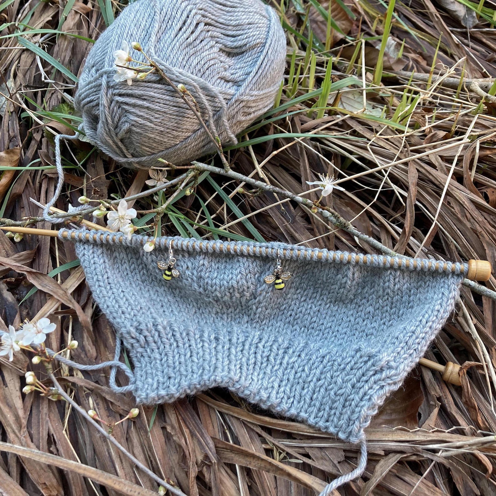 Honey Bee Mittens KNITTING PATTERN, Fingerless Mittens to Fit Children ...