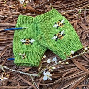 Honey Bee Mittens KNITTING PATTERN, Fingerless Mittens to Fit Children ...