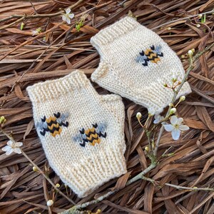 Honey Bee Mittens KNITTING PATTERN, Fingerless Mittens to Fit Children ...
