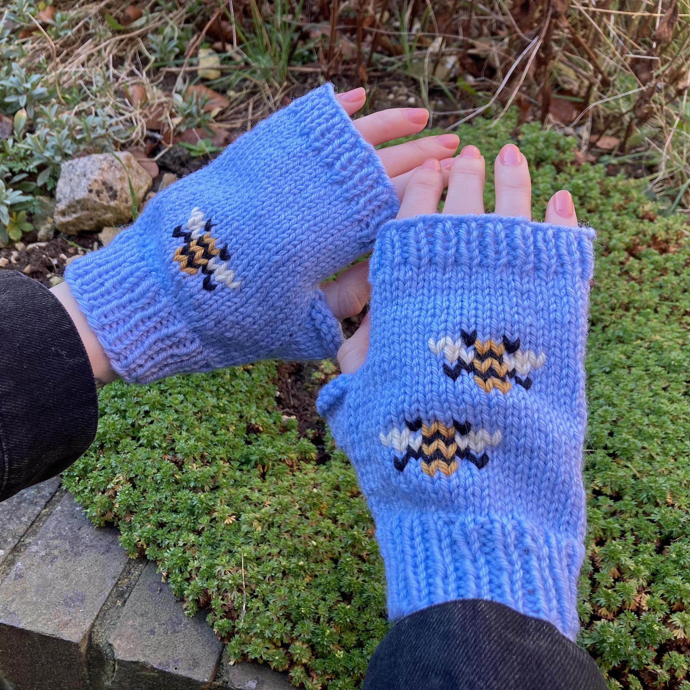 Honey Bee Mittens KNITTING PATTERN, Fingerless Mittens to Fit Children ...
