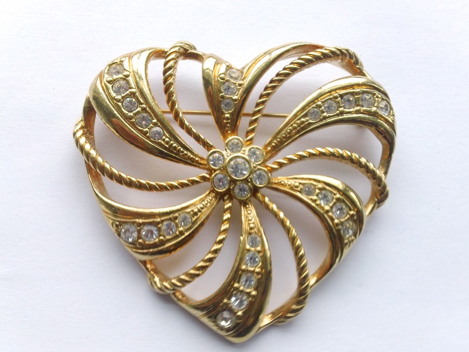 Avon Rhinestone Heart Brooch Romantic Valentine's Day Love Retro ...