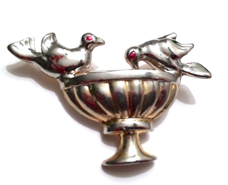 Birds at Fountain Brooch Vintage Figural Animal Pin Retro - Etsy