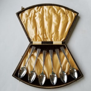 Boxed Set of Art Deco Demitasse Spoons (4 5/8 Inches) / RD692606 EP NS ...