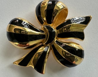 Bow Brooch/joan Rivers Black and White Enamel Bow Pin/gold Tone White ...