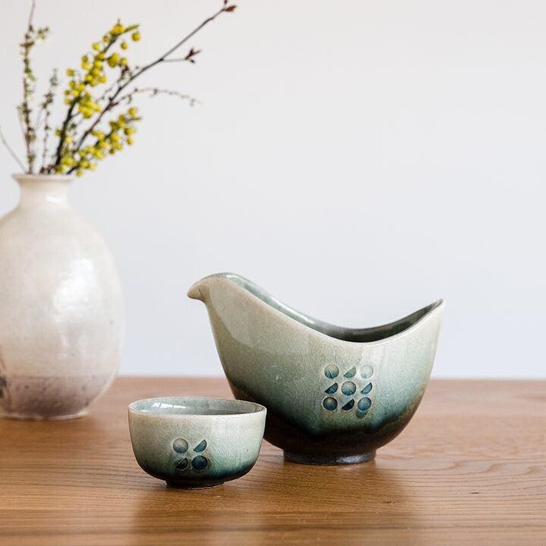 2 Piece Japanese Shigaraki-yaki Sake Set | Handmade Sake Server Tokkuri ...