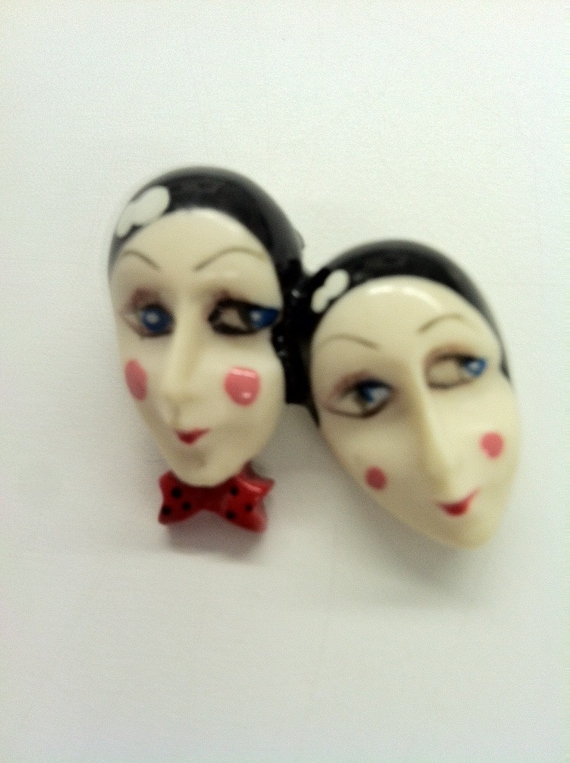 Unique 1980s Plastic PIERROT COUPLE BROOCH - Gem