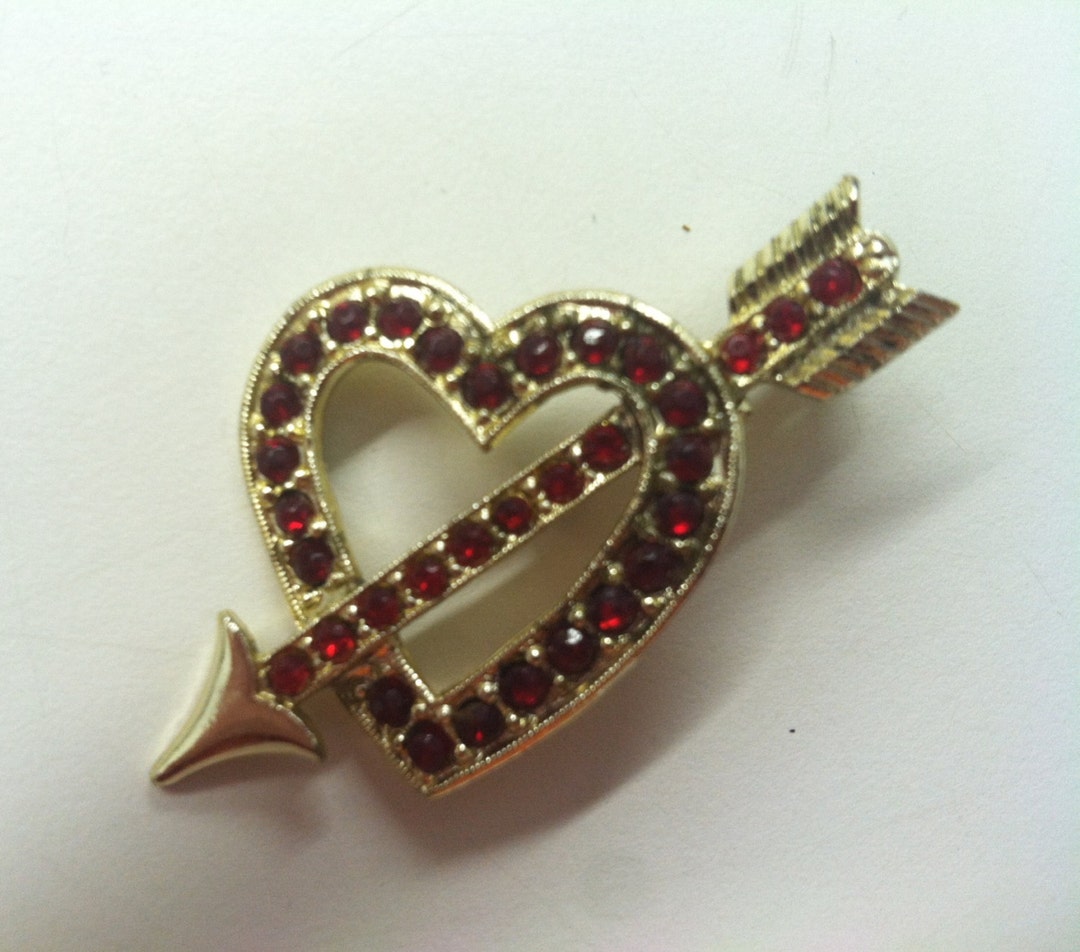 Vintage RED STONE HEART Brooch With Arrow in Metallic Gold - Etsy