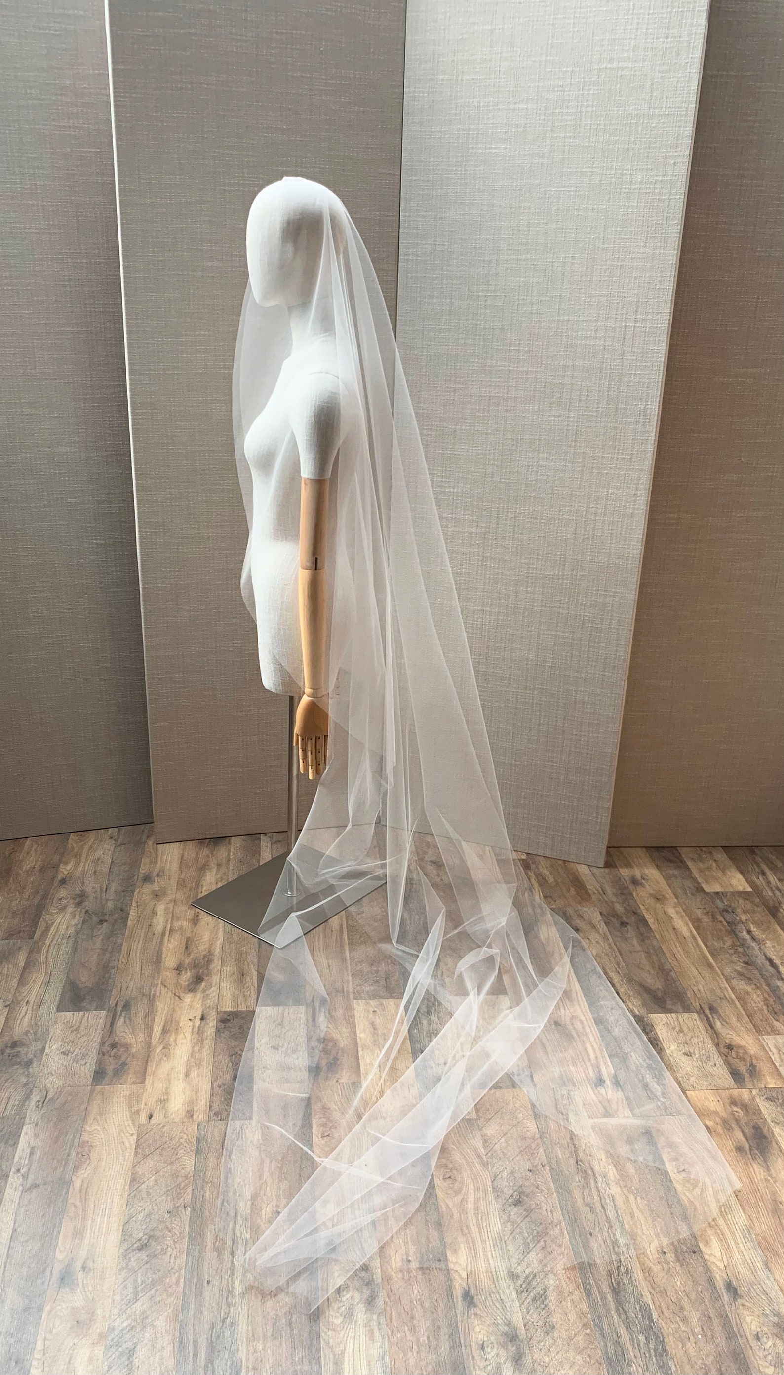 Plain Veil, Simple Veil With Comb, Barely There Veil, Modern Spanish ...