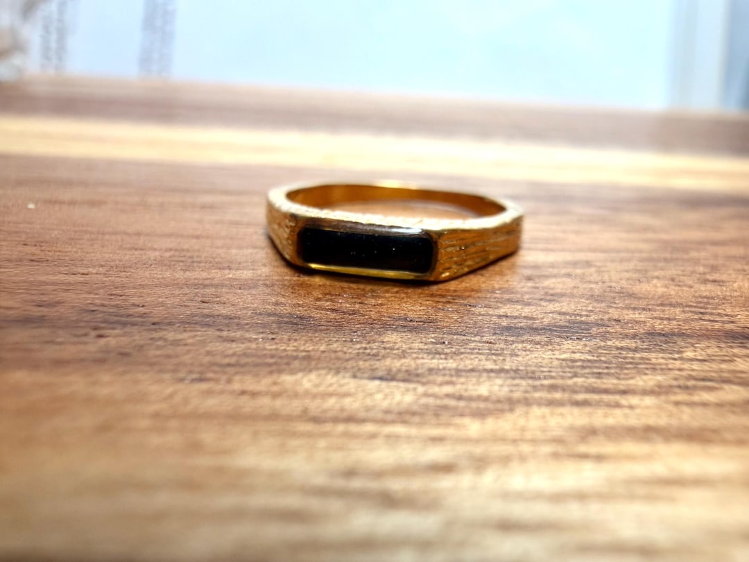Vintage Avon Gold Ring – Rectangular Black Stone – 1980s Retro Fashion ...
