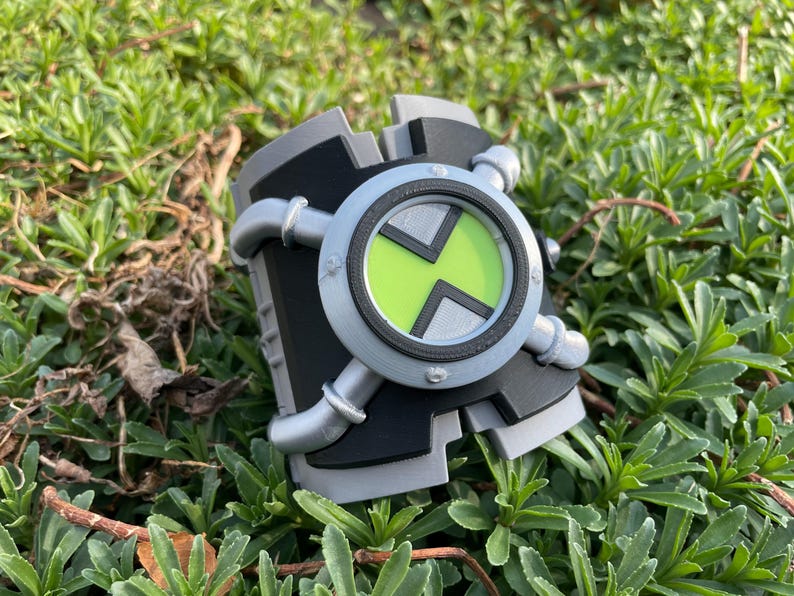 Ben 10 Omnitrix Prop (spring-loaded Opening) - Etsy UK