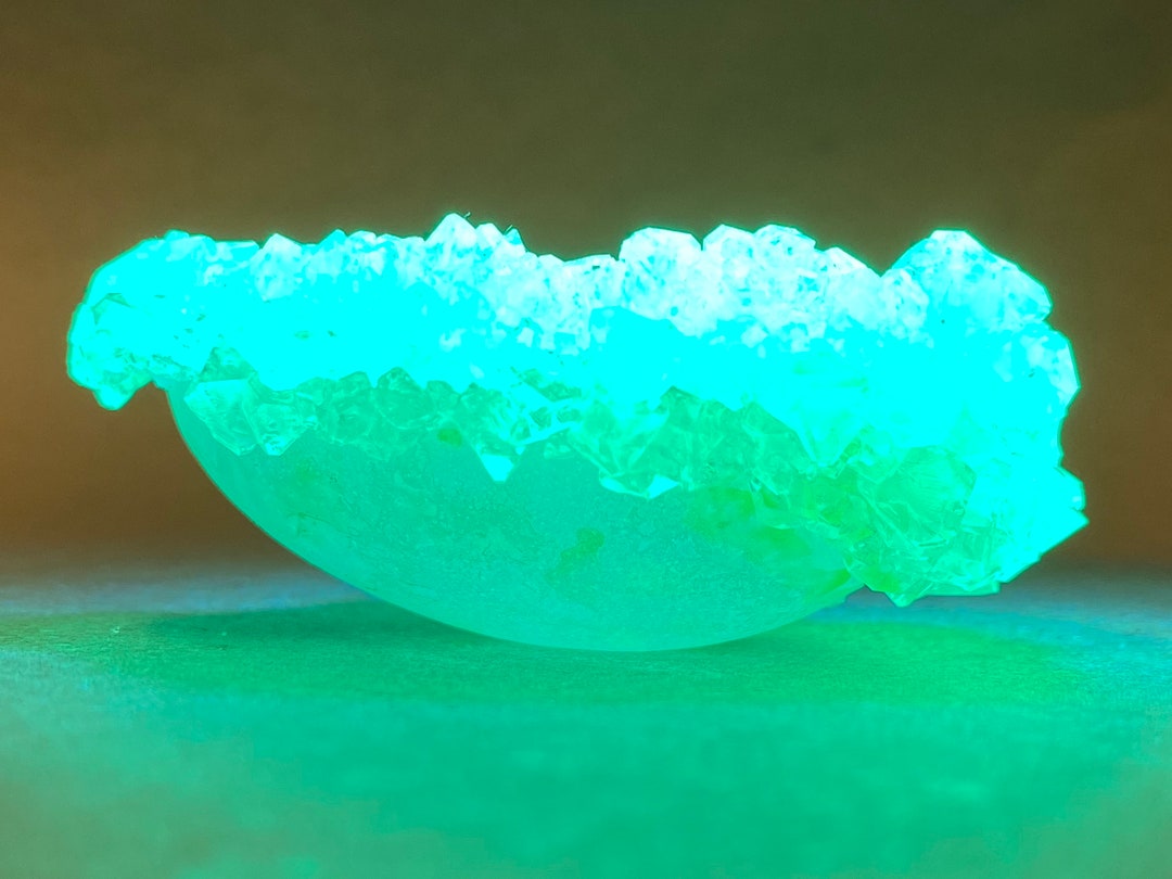 Fluorescent Glow Egg Geode Crystal Kit - Perfect Kids Stocking Stuffer ...