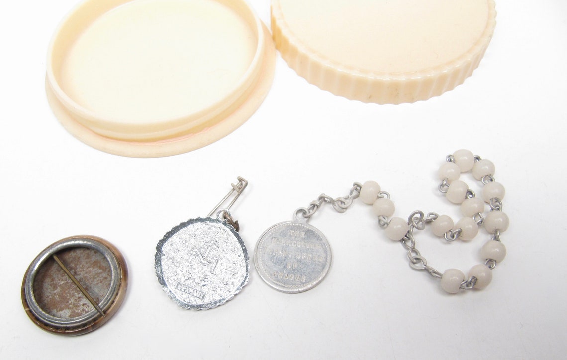 Plastic Vintage Religious Rosary Box Jesus Button Pressed Glass Prague ...