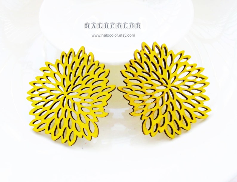 Filigree Daisy Wood Charm – Dyed Birch Pendant (55x51mm) - Etsy