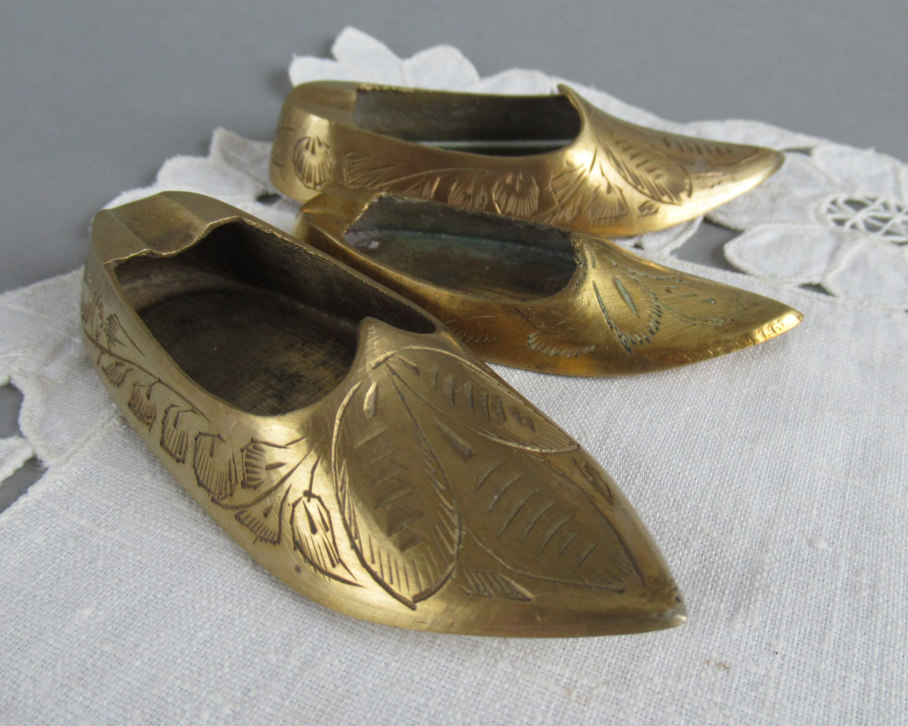 Art & Collectibles Vintage Brass Shoe Ash Tray Set of 3 Enameled ...