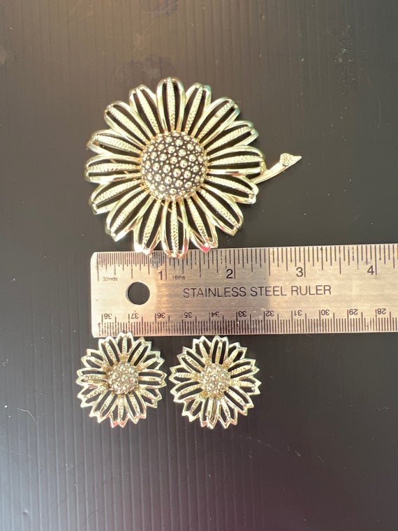 Sarah Coventry 1960 Daisy Mae Pin And Earrings Gem