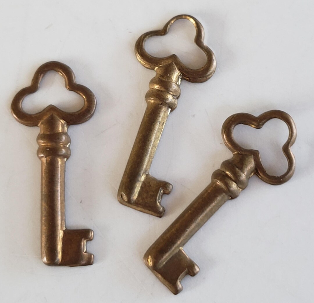 3 Vintage Small Skeleton Key Raw Brass Charm Lot 11/16" X 5/16" - Etsy