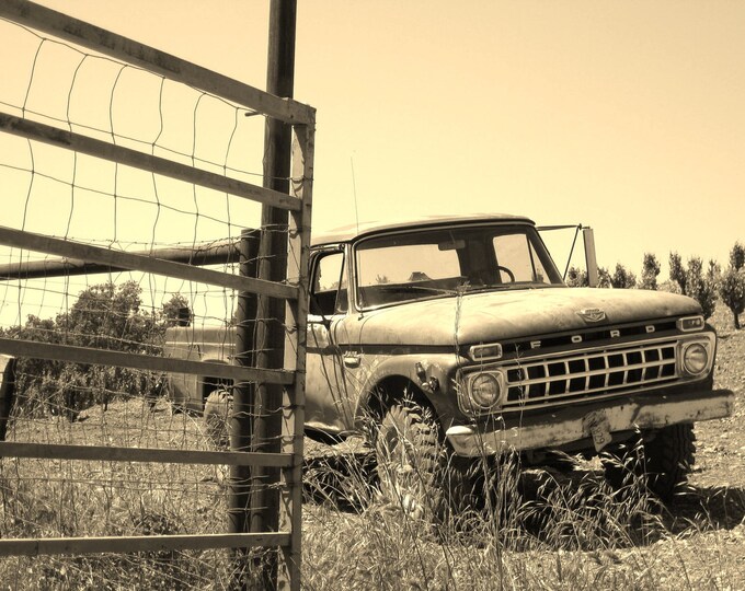 Vintage Rusted Old Ford Truck - Etsy