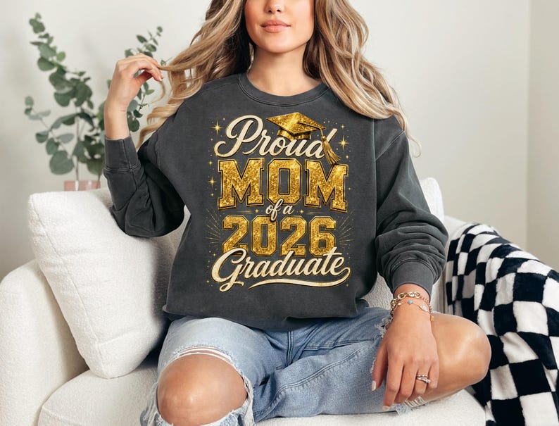 Proud MOM of a 2026 Graduate PNG, Gold Glitter Class of 2026 Mom ...