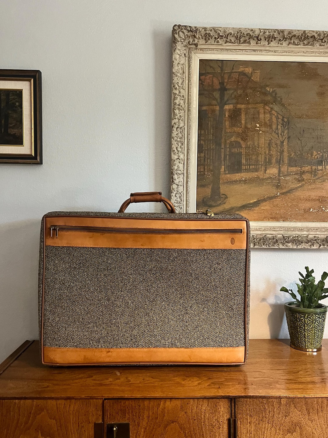 Great Description About Vintage Tweed Suitcasenull