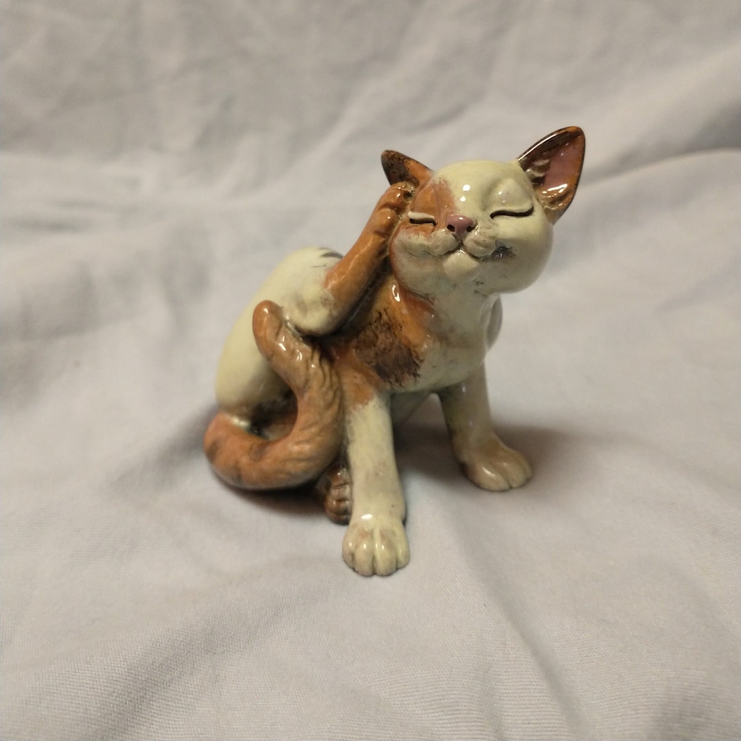 Kitty Kennel Cat Figurine..smiling Scratching Cat Figure.. - Etsy