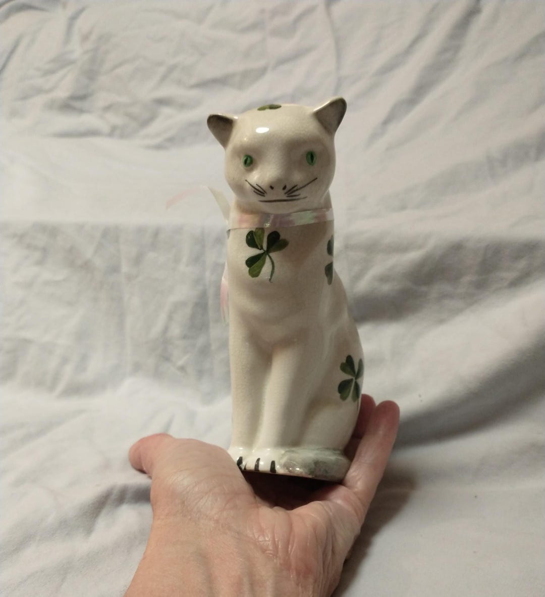 Vintage Plichta Shamrock Cat Figurine Made in England..pretty White Cat ...
