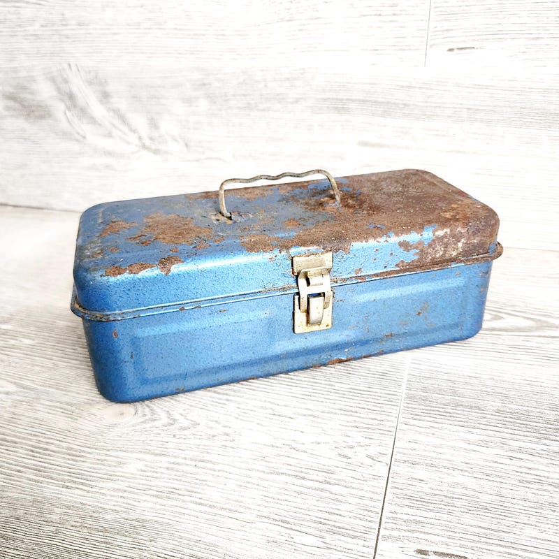 Rusty Box - Etsy