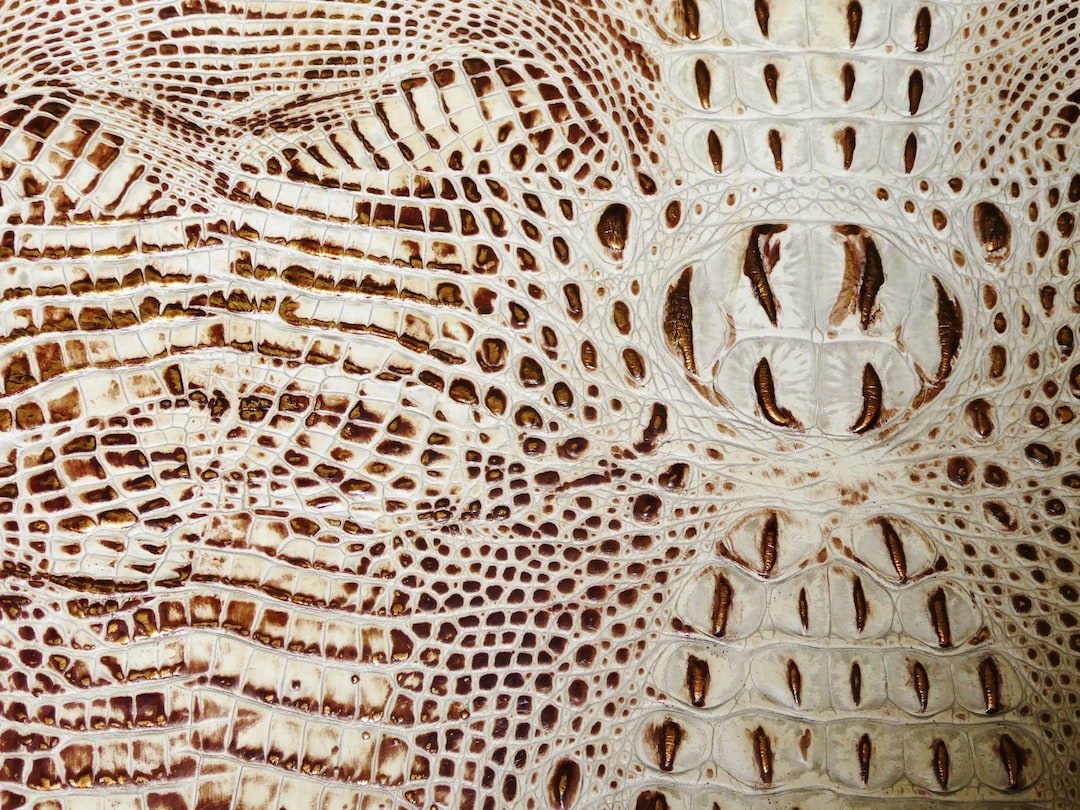 Alligator 20"x20" Metallic BRONZE Tipped Cream and Chocolate Embossed ...