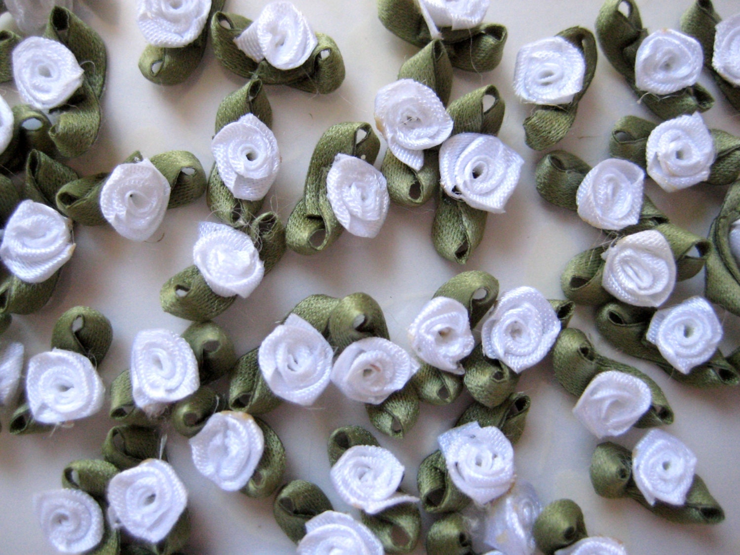 Tiny WHITE Ribbon Rose Bud Appliqués With Green Leaves for | Etsy