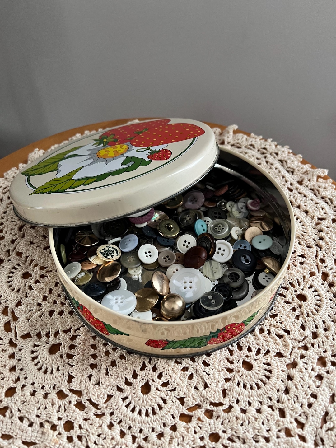 Vintage Mixed Button Lot in Strawberry Tin | Retro Sewing Buttons ...