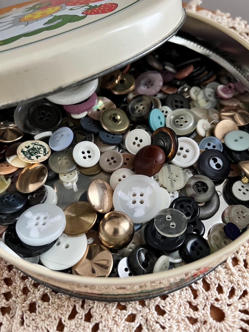 Vintage Mixed Button Lot in Strawberry Tin | Retro Sewing Buttons ...