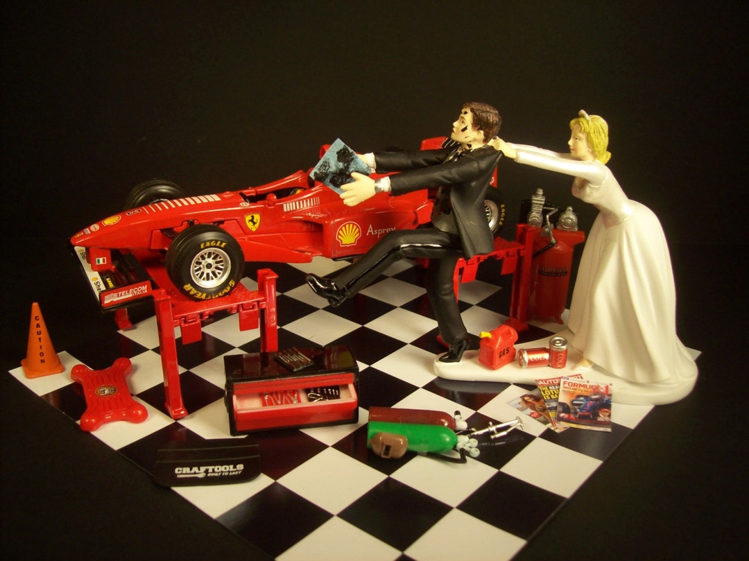 AUTO Mechanic Come Back - F1 Red Ferrari Formula 1 Race Car W/ Car Lift ...