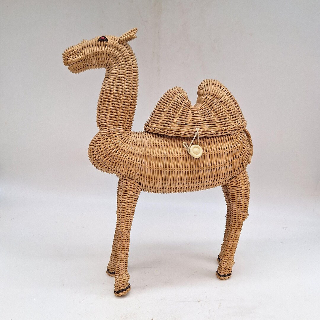 Mid Century Wicker Ratan Camel Basket Two Humps Vintage Decor 16 X 10 X ...