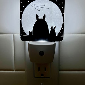 TOTORO Shooting Star Plug-in LED Night Light With Dusk-dawn Sensor ...