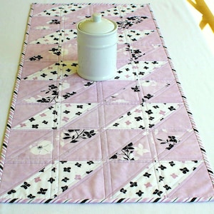 Quilted Summer Table Runner, Lavender Table Topper, 36.25"x16.50" - Etsy