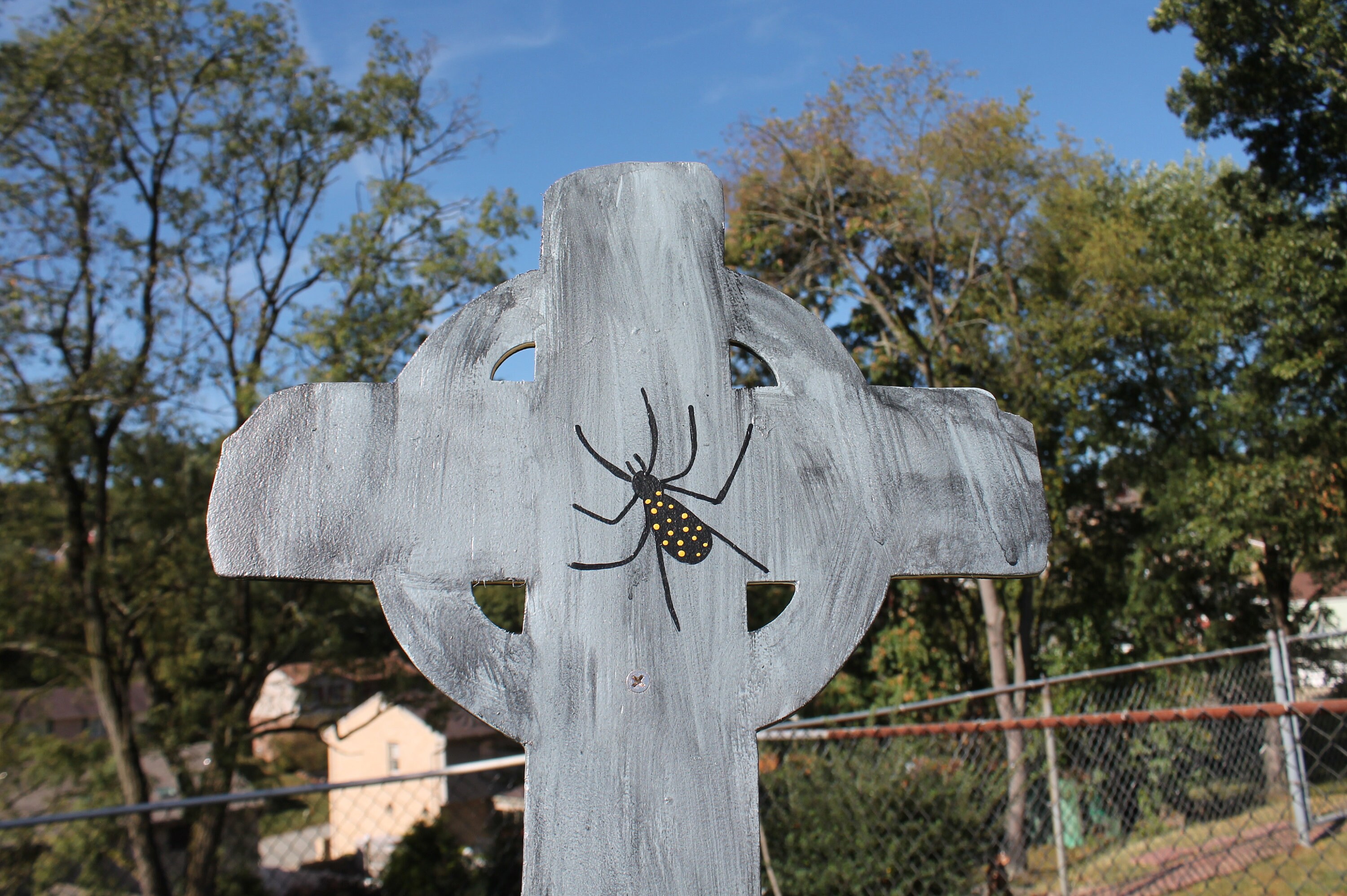 Gravestone with Spider and Spider Web Halloween Yard Sign / | Etsy