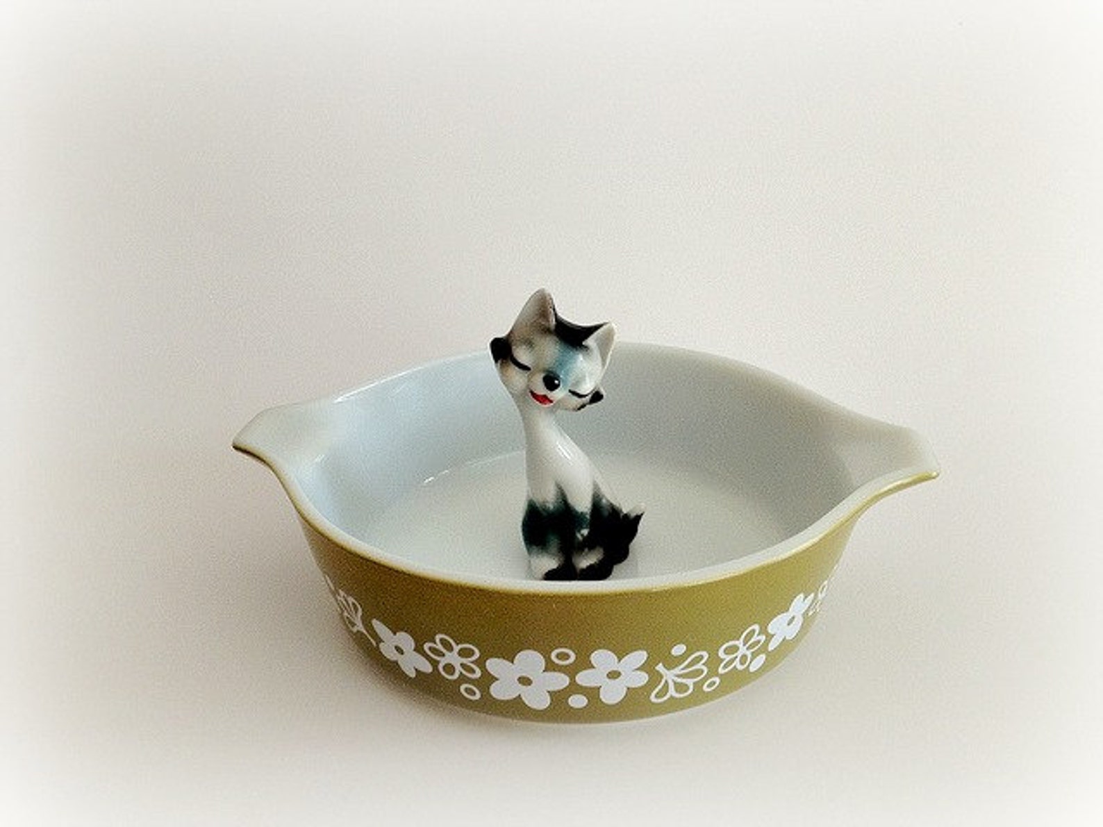 Vintage Pyrex Spring Blossom Green Casserole Dish Crazy Daisy - Etsy