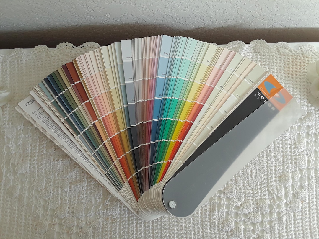 Vintage Benjamin Moore Color Wheel Fan Deck Complete 2000, 2010 Paint ...