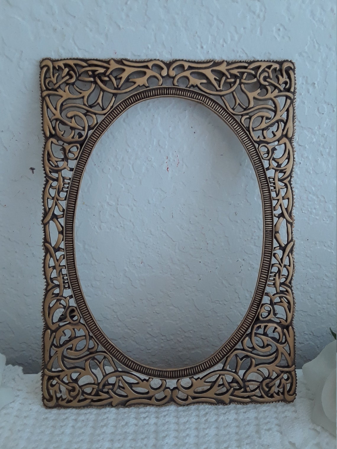 Vintage Ornate Gold Metal Picture Frame 5 X 7 Oval Photo Decoration Mid ...