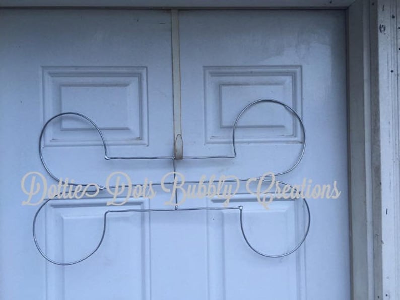 Dog Bone Wire Form Wreath - Etsy