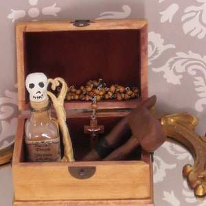 Vampire Hunting Kit Vampire Slayer Hunter With Stake Mallet Holy Rosary ...