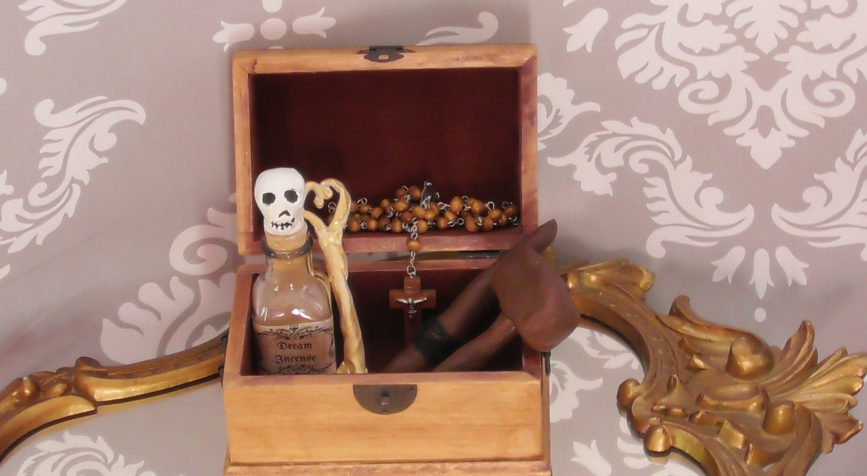 Vampire Hunting Kit Vampire Slayer Hunter With Stake Mallet Holy Rosary ...